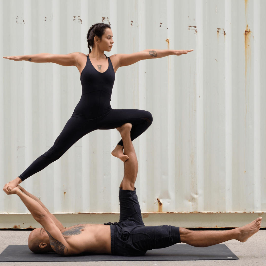Les bienfaits de la Pratique du Yoga en Duo – Le Vestiaire d'Ezabel
